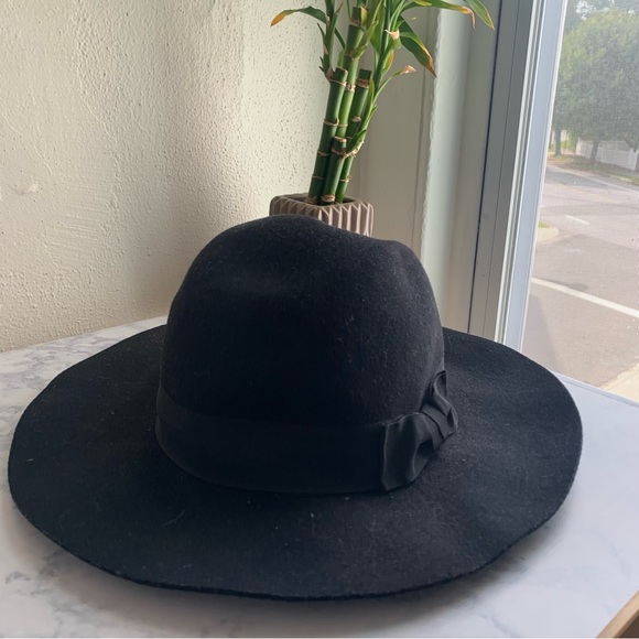 Elizabeth and James | Accessories | Elizabeth And James Black Felt Hat ...
